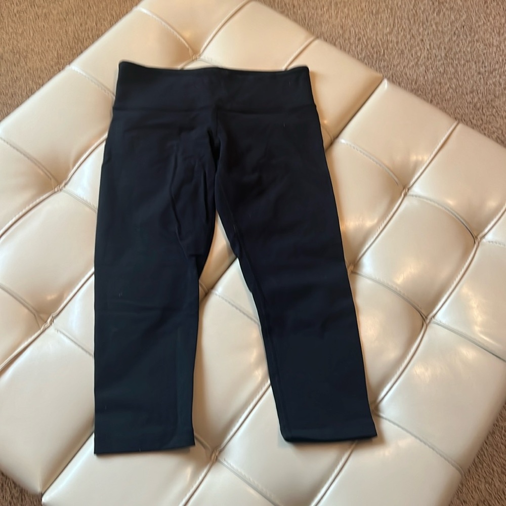 Black Lululemon Wonder Under Capris Leggings - Gem